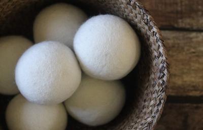 Chine des boules plus sèches d'adoucissant de 8cm de laine naturelle de Felted à vendre