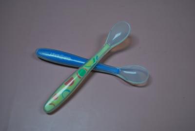 Cina Multi utensili colorati della cucina del silicone, cucchiaio del silicio per i bambini in vendita