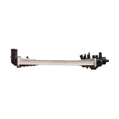 Chine CU13345 Radiateur en aluminium et réservoir d'eau en plastique pour Chevrolet Camaro Cabriolet 3.6 à vendre