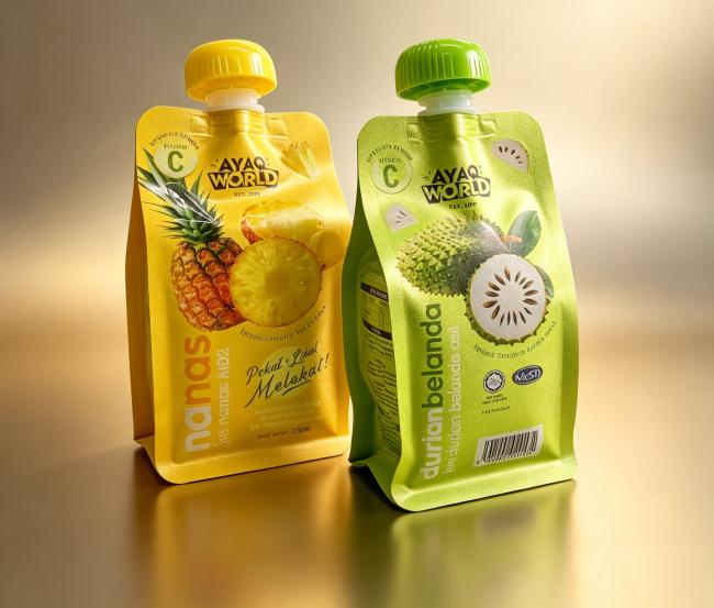 Food grade 200g flat bottom spout pouch custom print, leakproof stand up juice spout bag for tropical fruit vitamin beverage, metallic studio shot