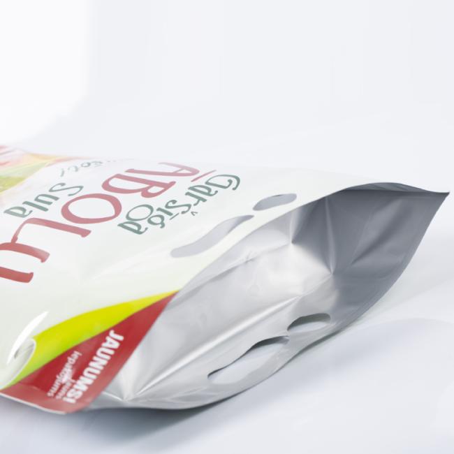 Bottom gusset inner aluminium structure of bag‑in‑box pouch, die‑cut handle for large‑volume fruit juice packaging