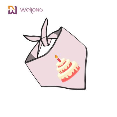 Chine Le Bandana d'animal familier de modèle de petit gâteau pour des accessoires d'équipement d'anniversaire font la fête des approvisionnements à vendre