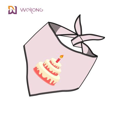 Chine Le Bandana d'animal familier de modèle de petit gâteau pour des accessoires d'équipement d'anniversaire font la fête des approvisionnements à vendre