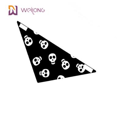 중국 BSCI 할로윈 개 Bandanas 유행 부드러운 삼각형 턱받이 스카프 해골 패턴 판매용