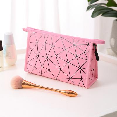 Chine La coutume en cuir d'unité centrale de tirette rose d'article de toilette a imprimé le sac cosmétique imperméable à vendre