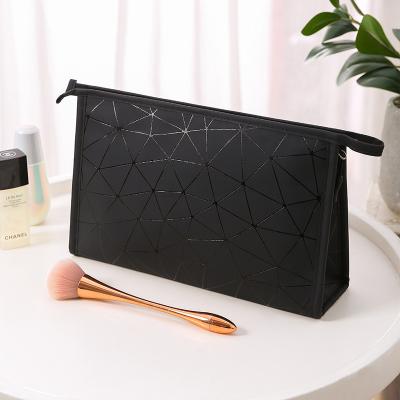 Chine Les lèvres en cuir noires de brosse d'unité centrale crayonnent le sac cosmétique imperméable pour la bourse à vendre
