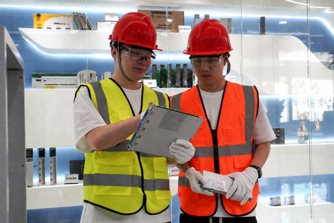 AMIKON Industrial Automation warehouse and sales team