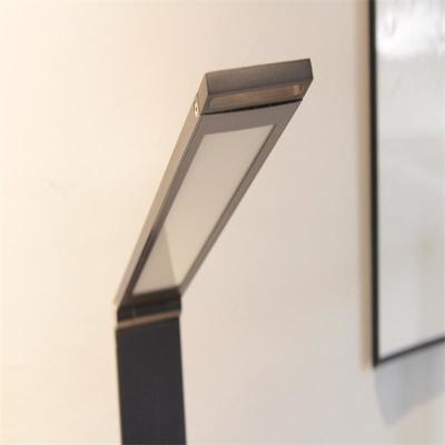 Cina la tavola/scrittorio di 2000lm-2100lm LED si accende con USB accached per fare pagare il telefono cellulare in vendita