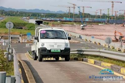 Chine Micro-EV pick-up camion porte-bagages forme camion minier électrique pour améliorer la productivité à vendre