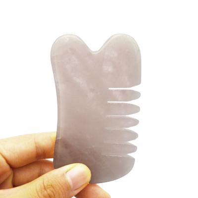 Chine Fabrication artisanale à la main en rose naturel au quartz Gua Sha rasage de massage peigne de cheveux Guashsa pour les têtes Mode de massage n ° abkgs-030 à vendre