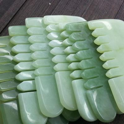 Chine Peigne à cheveux portatif Abarke pierre de jade naturelle Gua Sha Massage du visage Peigne à cheveux avec six dents Massageur de tête à vendre