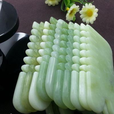 Chine Peigne à cheveux portatif Abarke pierre de jade naturelle Gua Sha Massage du visage Peigne à cheveux avec six dents Massageur de tête à vendre