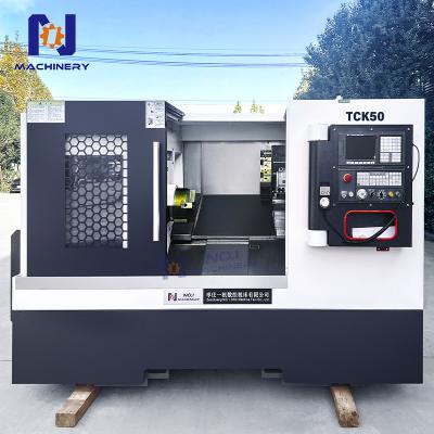 Cina TCK50 TCK56 Torno automatico CNC ad alta precisione a due assi Torno a letto inclinato in metallo con sistema GSK in vendita