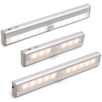 Cina Luce notturna a LED con sensore di movimento PIR e batteria al litio in vendita