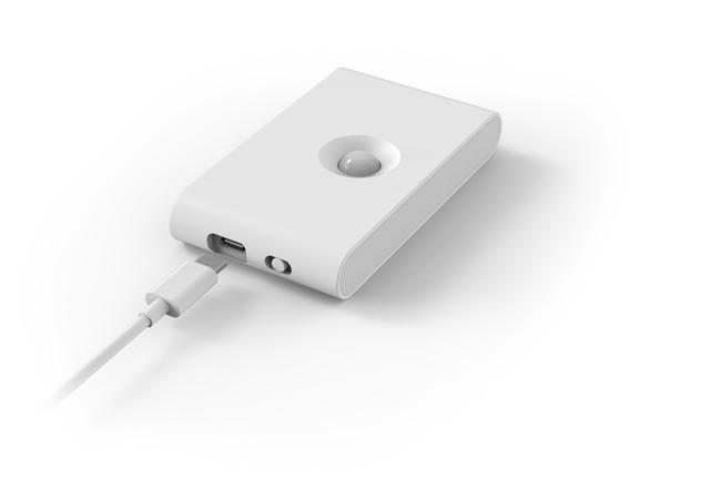 Package contents showing multiple motion sensor lights