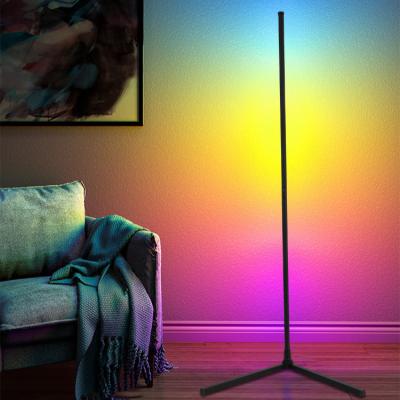 Cina Lampada da terra a LED di design moderno intelligente e minimalista per il soggiorno in vendita
