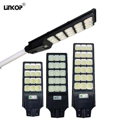China Solar LED Street Light Fixture IP67 Waterproof Dusk To Dawn Solar Powered LED Street Lights for sale