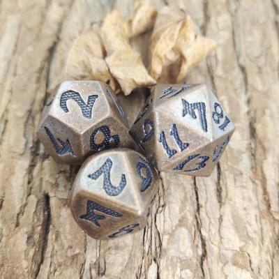 Cina Poker Gold Plated Resistant Sharp Edged Hand Pouring Suitable Edge Metal Polyhedral Copper in vendita
