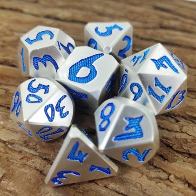Cina Luxury 7 Pcs Set Sturdy For Dungeon And Dragon Hand Pouring Polyhedral Dice Silver Blue For Rpg And Dnd Game in vendita