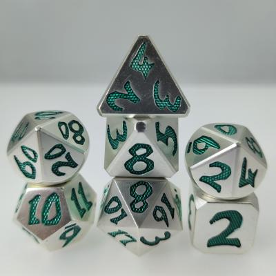 Cina Wholesale Glow Green Metal DND Dice7 Piece Nontoxic Polyhedral Dice Set Light Green Through Silver Material in vendita