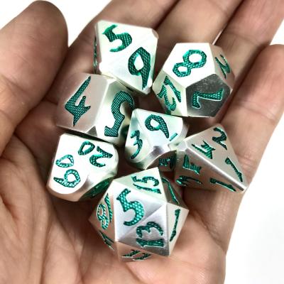 Cina Polyhedral Resin Dice Set Lightweight Practical Manual Grinding Polyhedral Green Gold For All Kinds Of Game in vendita