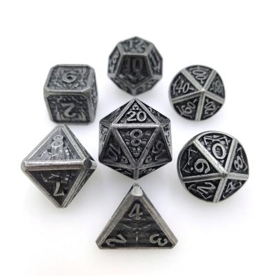 Cina Anti Wear Sturdy Metal RPG Dice Cuprum Polyhedral Dice Set Black And White in vendita