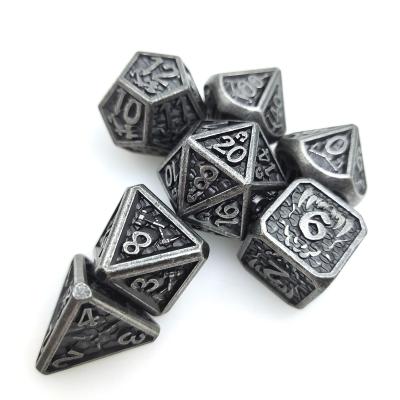 Cina Modern Metal Polyhedral Dice Lightweight Sturdy Liquid Manual Grinding in vendita