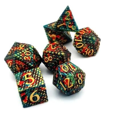 Cina Wear Resistant Metal RPG Dice Handmade Snake Skin Pattern Smooth 16mm in vendita
