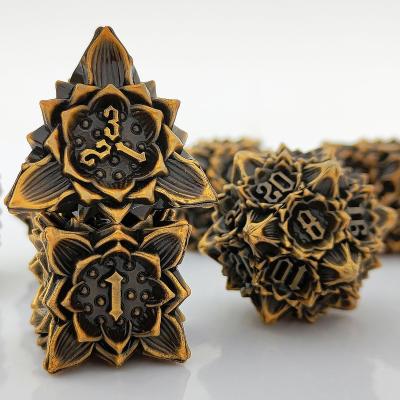 Cina Lotus Metal Dice Set DND Dungeons And Dragons TRPG Polyhedral COC D6 Board Game in vendita
