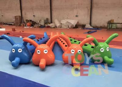Cina Giochi divertenti di salto di sport del verme dei trattori a cingoli gonfiabili dei giochi per i lavori di gruppo in vendita