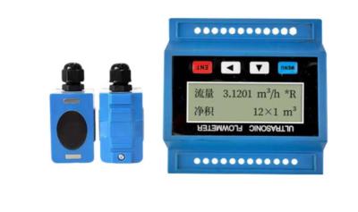 China Industrial Handheld Ultrasonic Flow Meter Versatile DN32 With Clamp On Design for sale