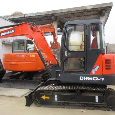 China Koop tweedehands Doosan DH60-7 graafmachines gebruikte sportschoenen en originele hydraulische pomp Te koop