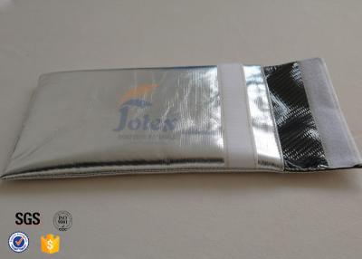 China bolso incombustible del documento de 28 de los x 32cm con la tela de la plata + del carbono del negro dentro en venta