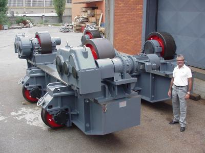 China Rollen van het de Pijplassen van VFD de Regelbare met Pu-Wielen/Conventionele Tankrotator Te koop