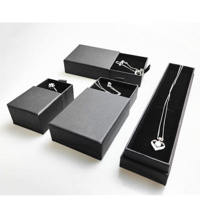 China Met de hand gemaakte Zwarte Ladevakje het Document van de het Tussenvoegseldia van het Schuimfluweel Vakjes voor Ring Earring Necklace Bracelet Te koop