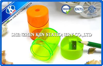 Cina Temperamatite di plastica del singolo foro trasparenti con tenuto in mano in vendita