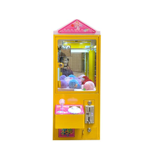Xunying claw machine in operation