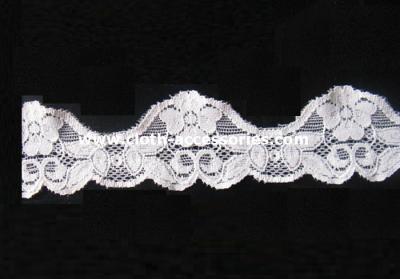 Cina Il bianco elegante nuziale del tessuto del pizzo per i vestiti/ha smerlato la disposizione del pizzo della guipure in vendita