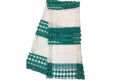 Cina Il tessuto ricamato floreale alla moda del pizzo per l'indumento veste i tessuti Colourful in vendita