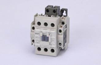 China Contactor magnético AC/DC 50A 65A 75A 85A con el condensador del intercambio, accesorios opcionales de la CA de GMC 3 poste del CE de la UL en venta