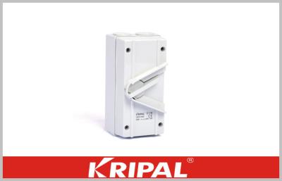 China Os parafusos UKF3 quatro protegem contra intempéries o soquete do interruptor com COMO dos reforços/NZS3123 2005 à venda