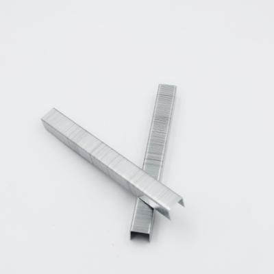 Cina Top-Rated 84 serie galvanizzato fili industriali graffetti 20 calibro con graffetti fine corona in vendita