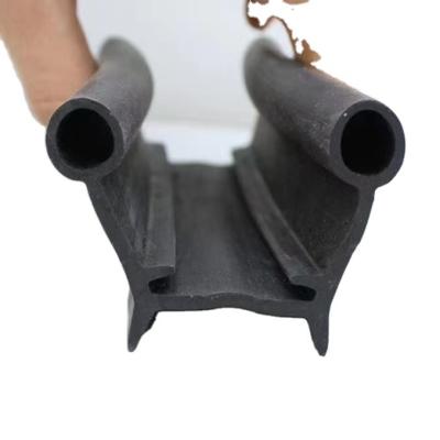 Cina Scanalatura di scorrevole nera della finestra di automobile dei sigilli alla porta dell'automobile di profilo del epdm/affollarsi la striscia della guarnizione in vendita