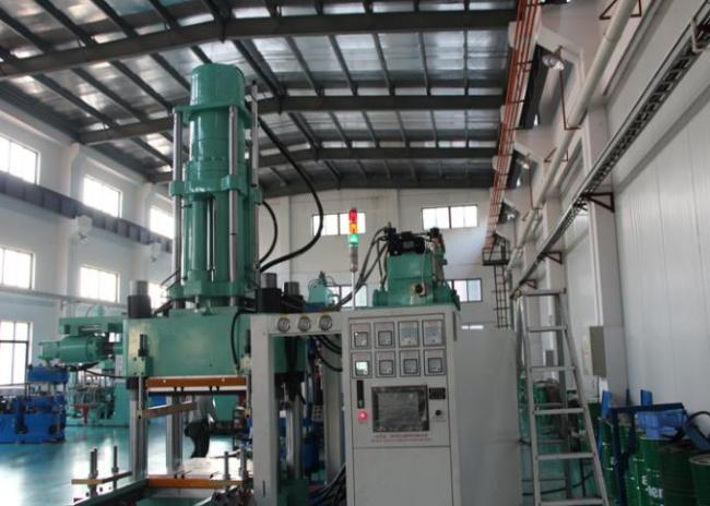 Industrial Silicone Rubber Injection Molding Machine High Hardness 1000 T For Auto Parts 0