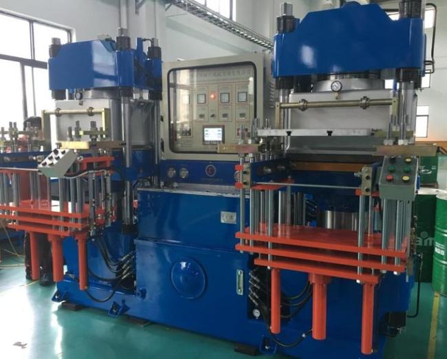 4Rt Layer Mold Vacuum Compression MoldingDouble Station Design L3360 * W2970 * H2850mm 0