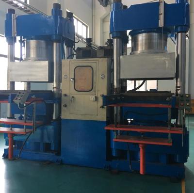 Cina Rubber injection machine with Vacuum Compression 300 ton for rubber accessories in vendita