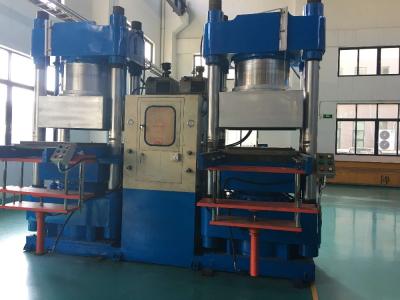 Cina Rubber injection machine with Vacuum Compression 300 ton for rubber accessories in vendita
