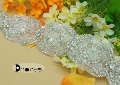 中国 ウェディング ドレスのための ケバケバ の装飾的な水晶花嫁のトリムの鉄 販売のため