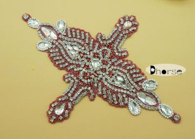 China Ferro frisado vermelho feito sob encomenda em Appliques da dança do cristal de rocha para vestidos à venda