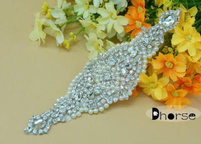 China Ferro feito sob encomenda em enfeites do cristal de rocha da pérola para o vestido de casamento à venda
